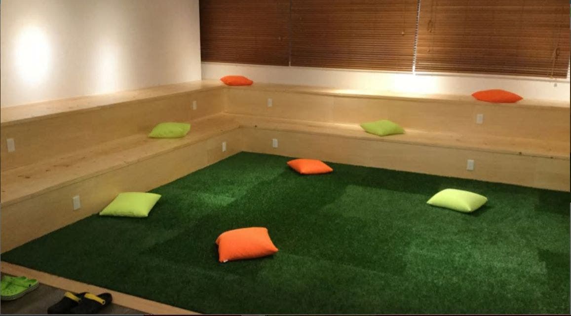 秋葉原・御茶ノ水  人工芝にスタジアムベンチがおしゃれな空間  GrinSpace　イベントスペースの写真24