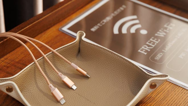 完全個室のプライベートサロン | 高級感 | Wi-Fi | 化粧台 | 静か | アロマ | ヒーリング音楽 | スマホ充電の写真4