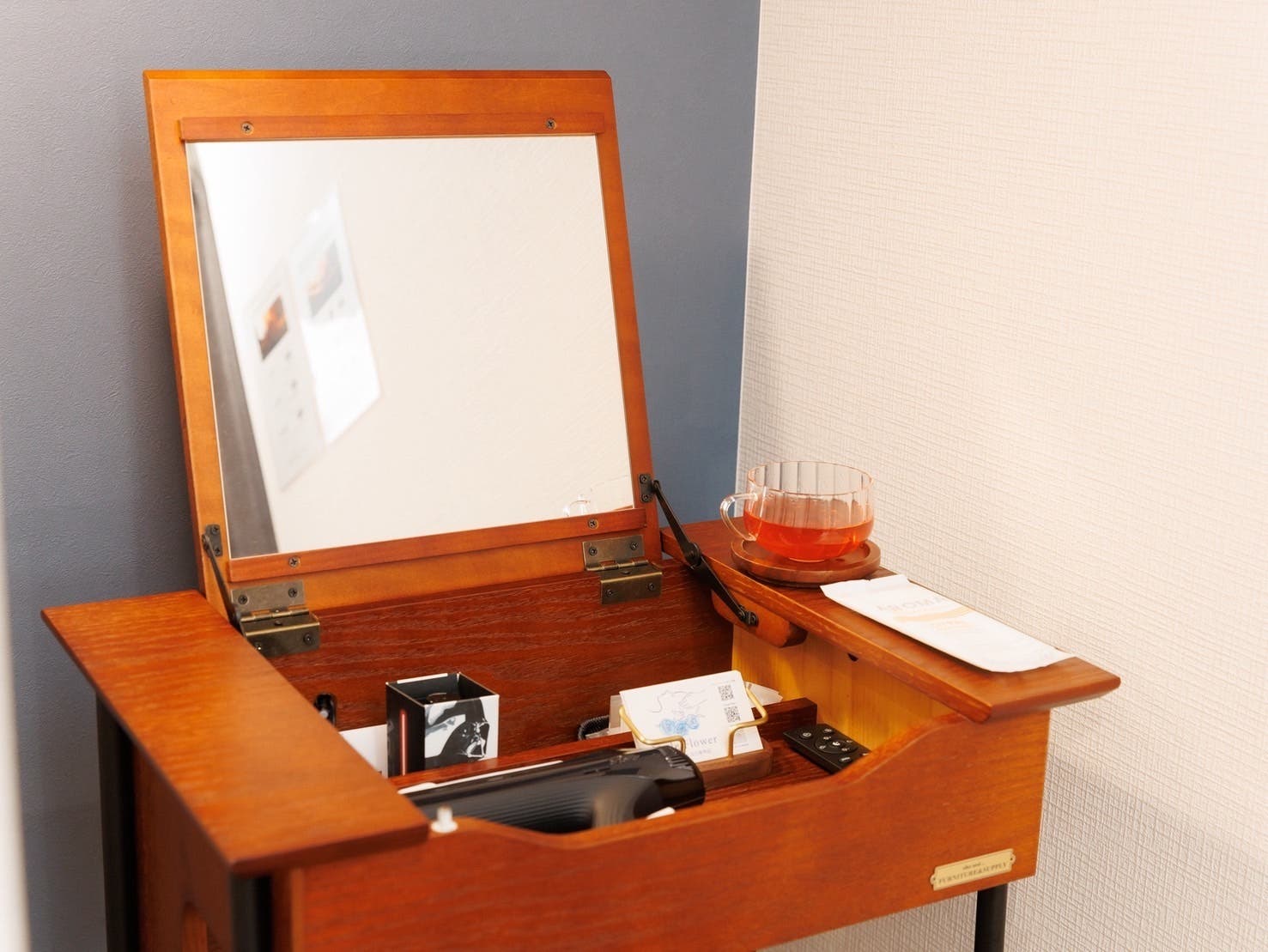 完全個室のプライベートサロン | 高級感 | Wi-Fi | 化粧台 | 静か | アロマ | ヒーリング音楽 | スマホ充電の写真5