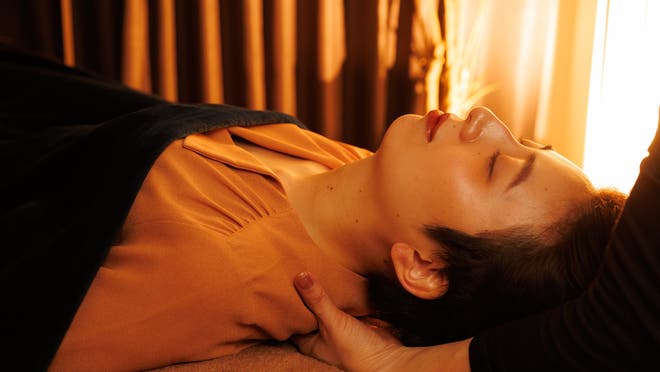 完全個室のプライベートサロン | 高級感 | Wi-Fi | 化粧台 | 静か | アロマ | ヒーリング音楽 | スマホ充電の写真7