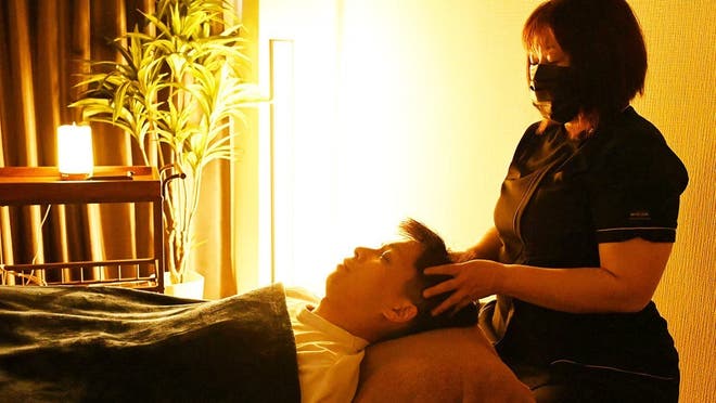 完全個室のプライベートサロン | 高級感 | Wi-Fi | 化粧台 | 静か | アロマ | ヒーリング音楽 | スマホ充電の写真9