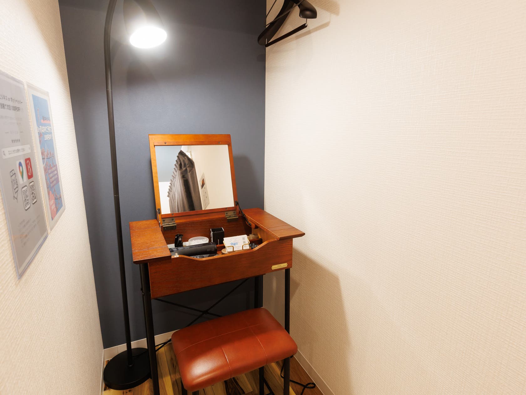 完全個室のプライベートサロン | 高級感 | Wi-Fi | 化粧台 | 静か | アロマ | ヒーリング音楽 | スマホ充電の写真13