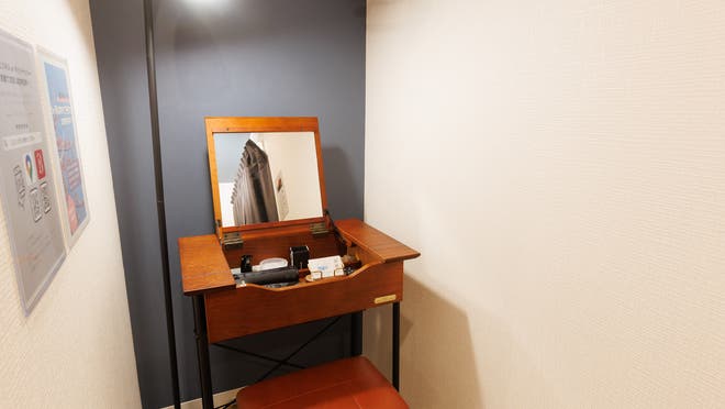 完全個室のプライベートサロン | 高級感 | Wi-Fi | 化粧台 | 静か | アロマ | ヒーリング音楽 | スマホ充電の写真13