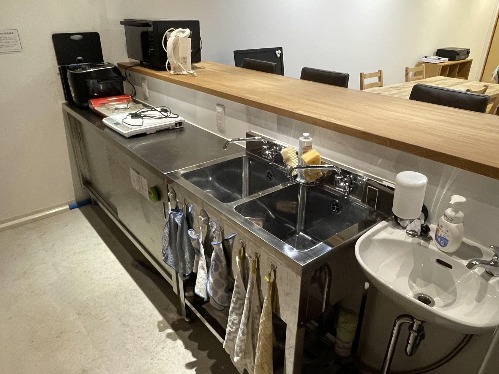 名鉄堀田駅8分🚄17名着席💺キッチン/カウンター/イベント/撮影会/会議/セミナー/プロジェクター/コスプレの写真6