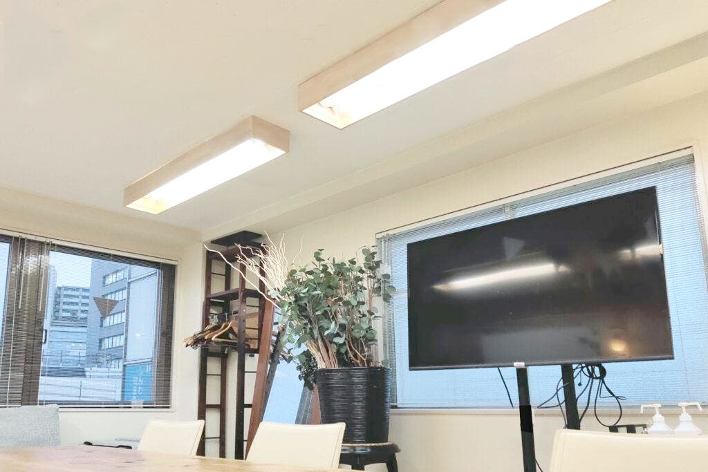 JR飯田橋駅5分｜少人数会議室/飲み会･ゲーム/自然光撮影｜Wi-Fi･スマートTVの写真1