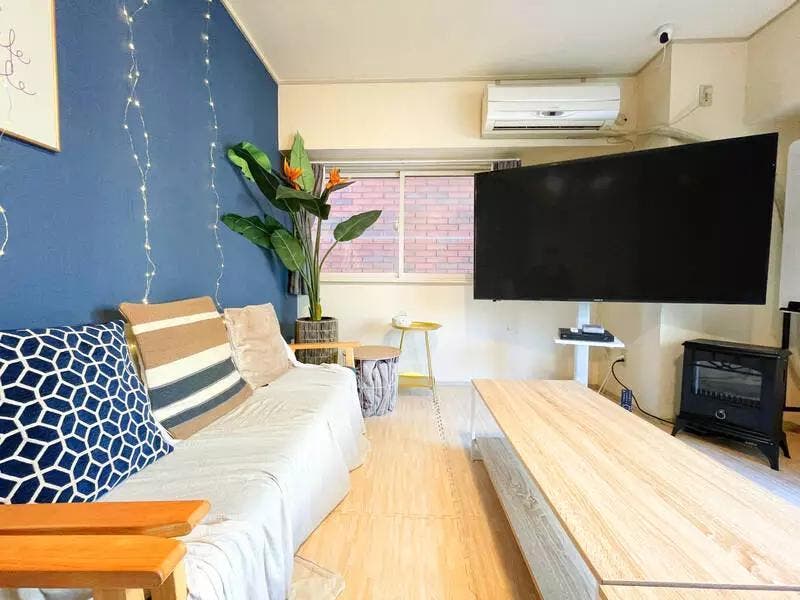 五反田駅徒歩1分｜最大10名｜24h利用可｜ビジネス、パーティー、ボードゲーム、女子会などの利用に最適！夜間〜早朝の利用も可能！の写真1