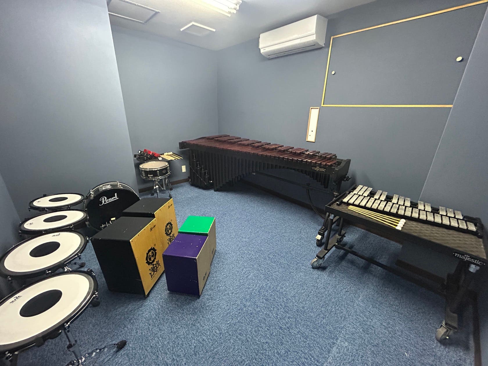 防音室とオープンスペースを備えた音楽利用向けレンタル空間の写真2