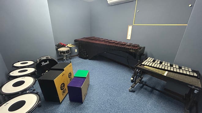 防音室とオープンスペースを備えた音楽利用向けレンタル空間の写真2