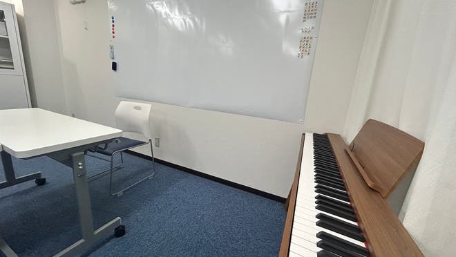 防音室とオープンスペースを備えた音楽利用向けレンタル空間の写真15