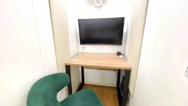 駅直結!新橋駅徒歩1分|1名個室|作業や勉強、面接、ゲーム、オンラインMTGに最適な『防音室03』の写真2