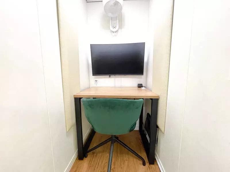 駅直結！新橋駅徒歩1分｜1名個室｜作業や勉強、面接、ゲーム、オンラインMTGに最適な『防音室03』の写真7