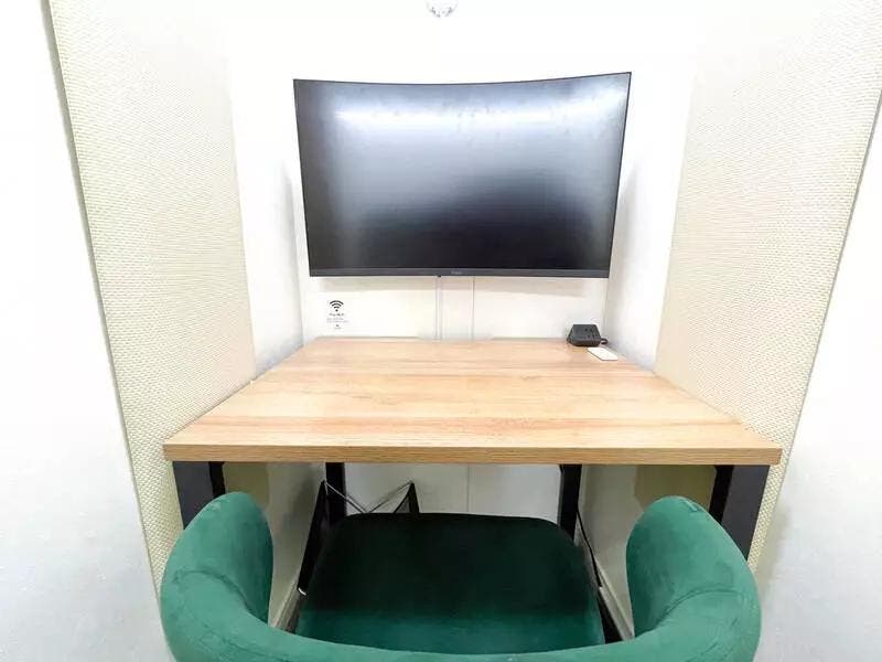 駅直結！新橋駅徒歩1分｜1名個室｜作業や勉強、面接、ゲーム、オンラインMTGに最適な『防音室03』の写真8