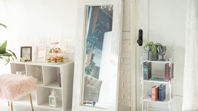 【UNGLEスタジオ】自然光の入る白基調の撮影エリア〈完全貸切/コスプレ撮影/ポートレート/ベビー/バースデーフォトなど〉の写真2