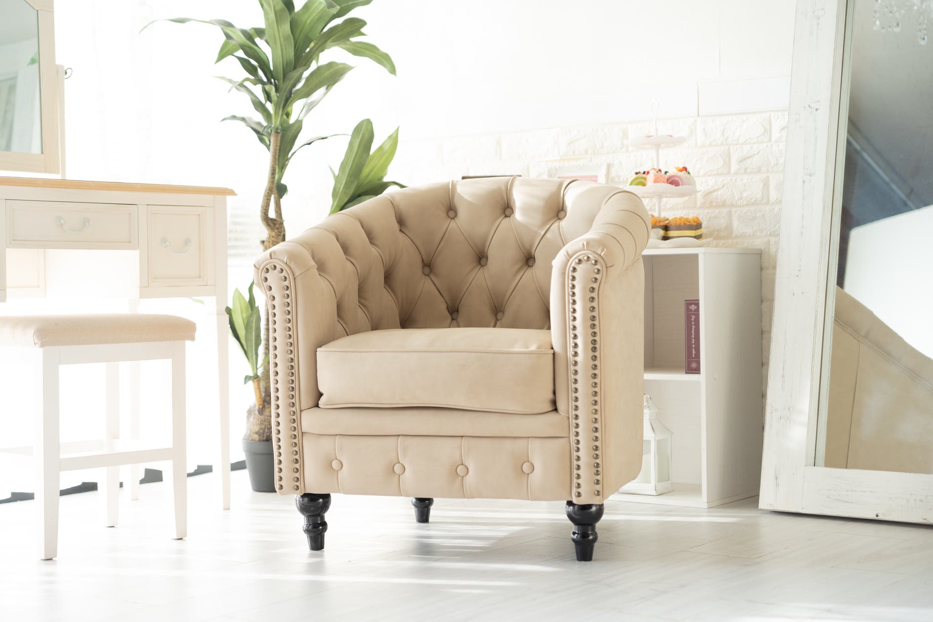 【UNGLEスタジオ】自然光の入る白基調の撮影エリア〈完全貸切／コスプレ撮影／ポートレート／ベビー／バースデーフォトなど〉の写真3