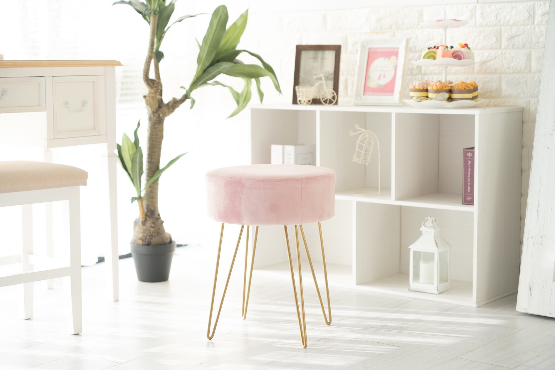 【UNGLEスタジオ】自然光の入る白基調の撮影エリア〈完全貸切／コスプレ撮影／ポートレート／ベビー／バースデーフォトなど〉の写真7