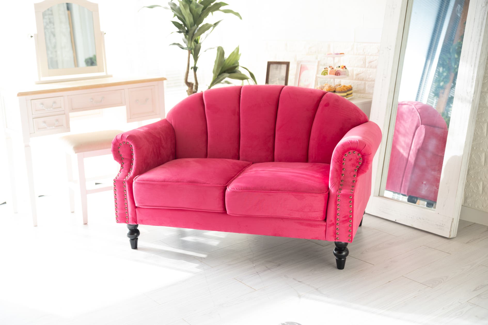 【UNGLEスタジオ】自然光の入る白基調の撮影エリア〈完全貸切／コスプレ撮影／ポートレート／ベビー／バースデーフォトなど〉の写真5