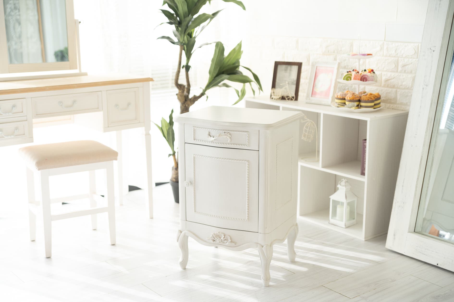 【UNGLEスタジオ】自然光の入る白基調の撮影エリア〈完全貸切／コスプレ撮影／ポートレート／ベビー／バースデーフォトなど〉の写真10