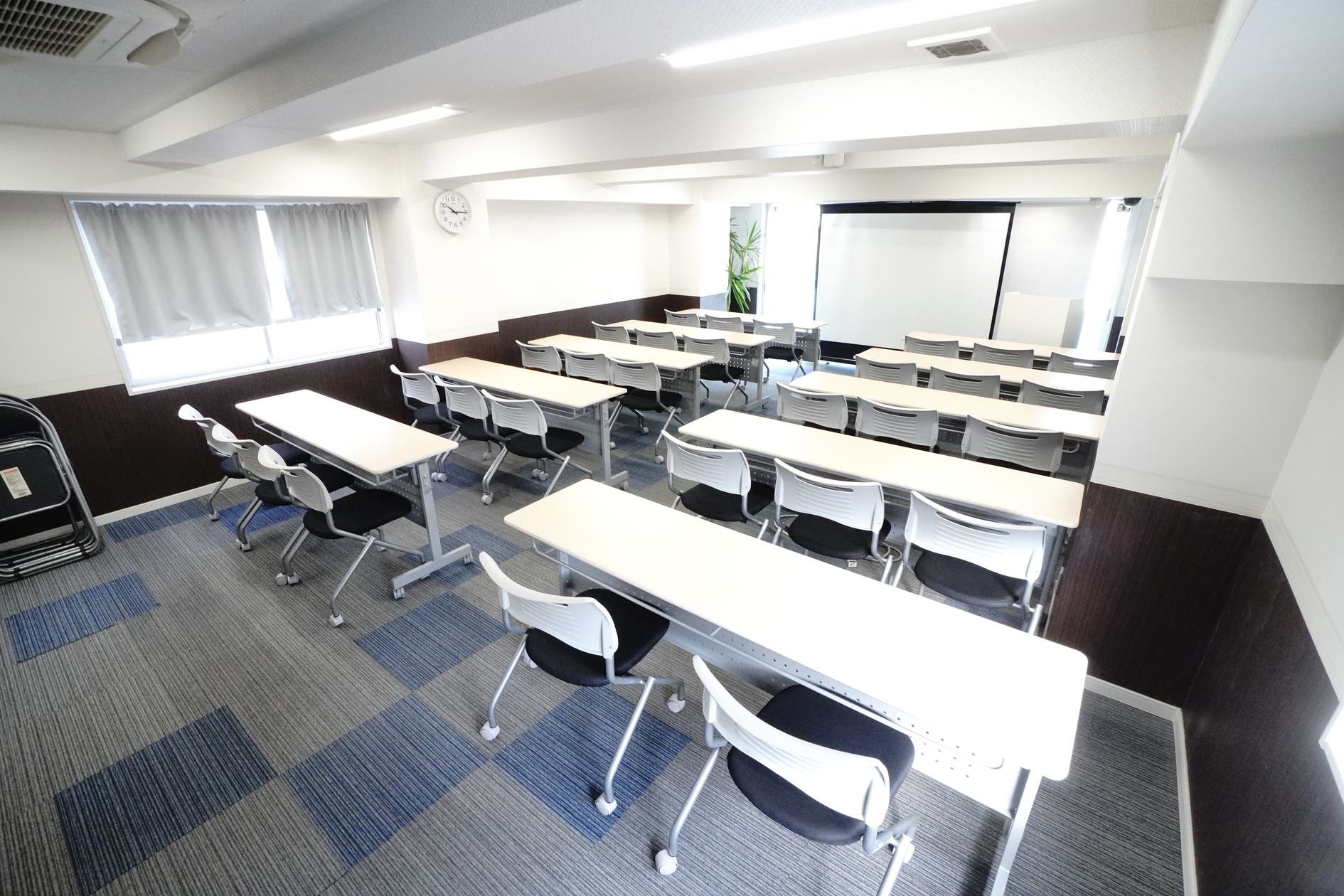 ＜UPオフィス高輪台大会議室＞高輪台駅徒歩1分🚃35名収容🪑光回線Wi-Fi📶会議/研修/セミナー/ワークショップの写真1