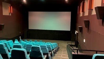 【上里 105席】映画館で、会社説明会、株主総会、講演会の企画はいかがですか?の写真1