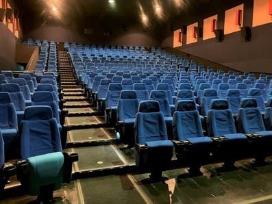 【上里 300席】映画館で、会社説明会、株主総会、講演会の企画はいかがですか？の写真2