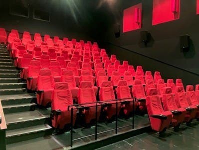【上里 85席】映画館で、会社説明会、株主総会、講演会の企画はいかがですか？の写真2