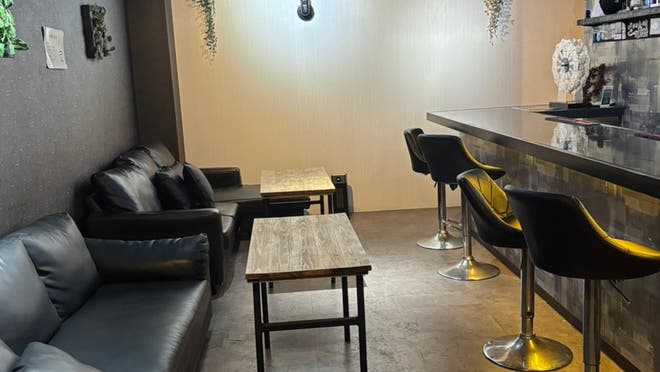 神田駅北口徒歩1分/おしゃれなBar🍸/カラオケ付き🎤/最大20名/パーティ🎂/女子会👩/オフ会の写真2