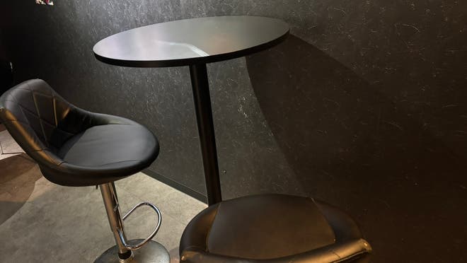 神田駅北口徒歩1分/おしゃれなBar🍸/カラオケ付き🎤/最大20名/パーティ🎂/女子会👩/オフ会の写真3