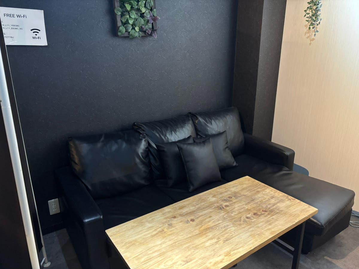 神田駅北口徒歩1分/おしゃれなBar🍸/カラオケ付き🎤/最大20名/パーティ🎂/女子会👩/オフ会の写真4