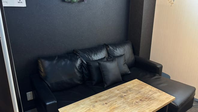 神田駅北口徒歩1分/おしゃれなBar🍸/カラオケ付き🎤/最大20名/パーティ🎂/女子会👩/オフ会の写真4