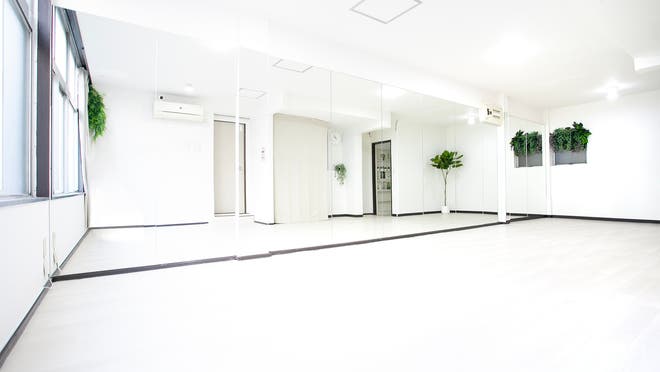 【新宿三丁目駅2分、新宿付近】(3)大型鏡計7.8m/広々30㎡スタジオでダンス・ヨガ・コスプレ・撮影・演劇におすすめ☆の写真5