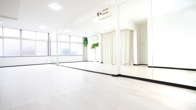 【新宿三丁目駅2分、新宿付近】(3)大型鏡計7.8m/広々30㎡スタジオでダンス・ヨガ・コスプレ・撮影・演劇におすすめ☆の写真2