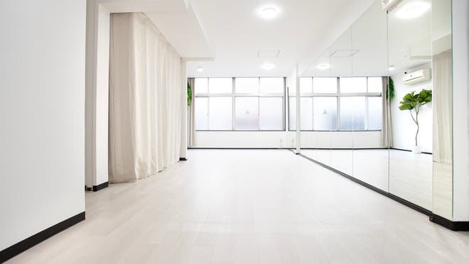 【新宿三丁目駅2分、新宿付近】(3)大型鏡計7.8m/広々30㎡スタジオでダンス・ヨガ・コスプレ・撮影・演劇におすすめ☆の写真4