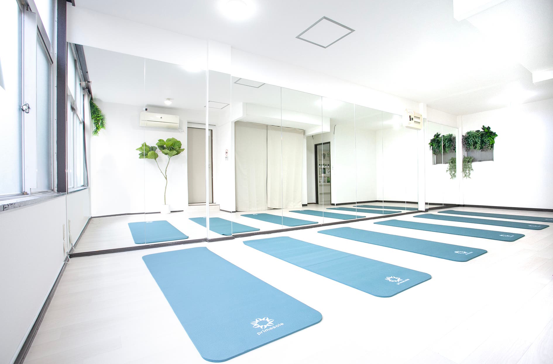 【新宿三丁目駅2分、新宿付近】(3)大型鏡計7.8m／広々30㎡スタジオでダンス・ヨガ・コスプレ・撮影・演劇におすすめ☆の写真3