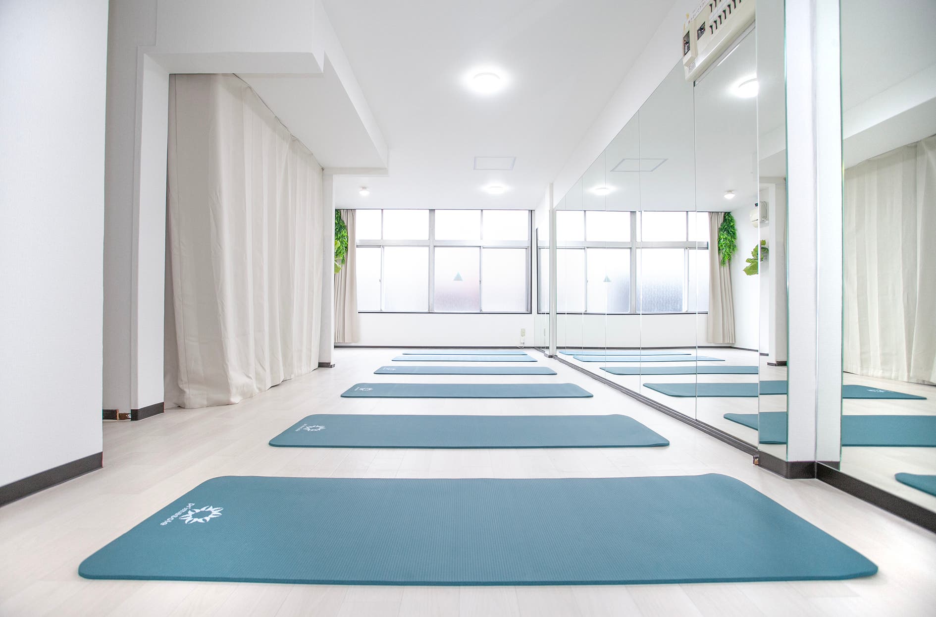 【新宿三丁目駅2分、新宿付近】(3)大型鏡計7.8m／広々30㎡スタジオでダンス・ヨガ・コスプレ・撮影・演劇におすすめ☆の写真8