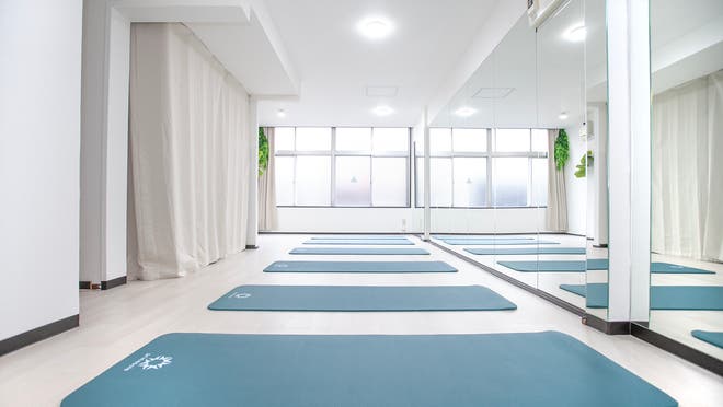 【新宿三丁目駅2分、新宿付近】(3)大型鏡計7.8m/広々30㎡スタジオでダンス・ヨガ・コスプレ・撮影・演劇におすすめ☆の写真8