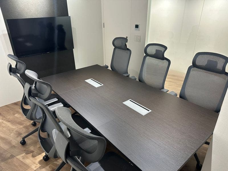 【大名天神】モニター付き完全個室！6名利用可能なミーティングルームAの写真1