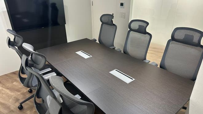 【大名天神】モニター付き完全個室!6名利用可能なミーティングルームAの写真1