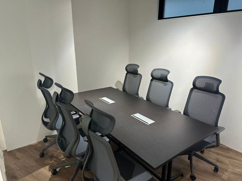 【大名天神】モニター付き完全個室！6名利用可能なミーティングルームAの写真2