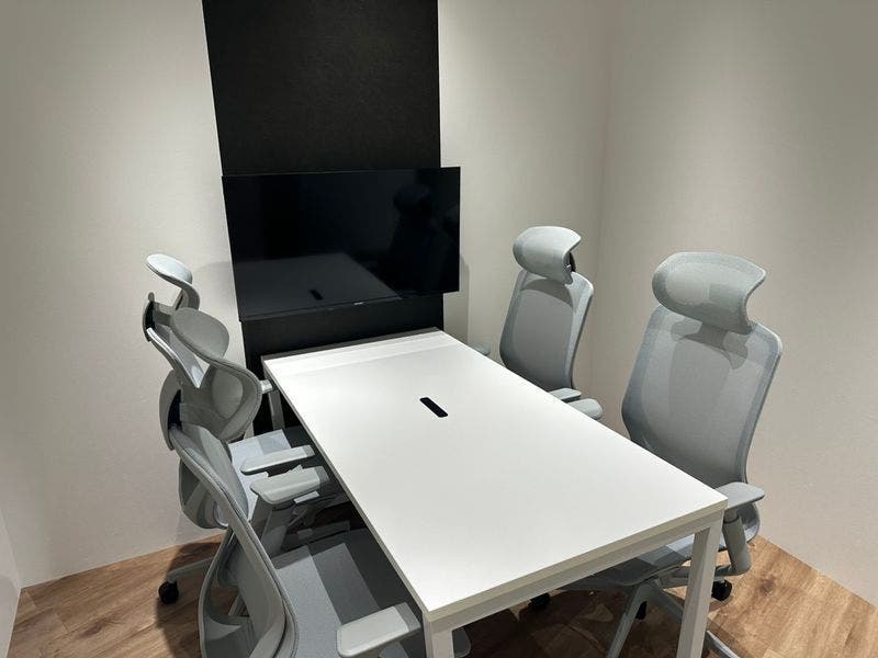 【大名天神】モニター付き完全個室！4名利用可能なミーティングルームBの写真1