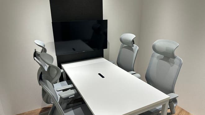 【大名天神】モニター付き完全個室!4名利用可能なミーティングルームBの写真1