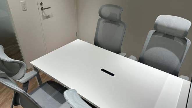 【大名天神】モニター付き完全個室!4名利用可能なミーティングルームBの写真3