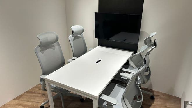 【大名天神】モニター付き完全個室!4名利用可能なミーティングルームCの写真1