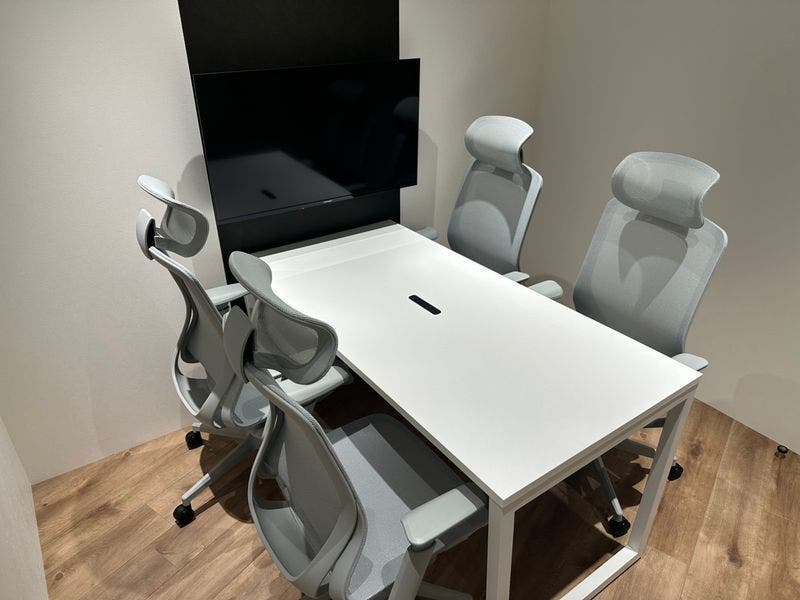 【大名天神】モニター付き完全個室！4名利用可能なミーティングルームCの写真2