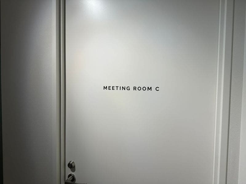 【大名天神】モニター付き完全個室！4名利用可能なミーティングルームCの写真3