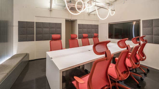 【BRIDGEX workplace】モニター付き!8名ミーティングルームAの写真1