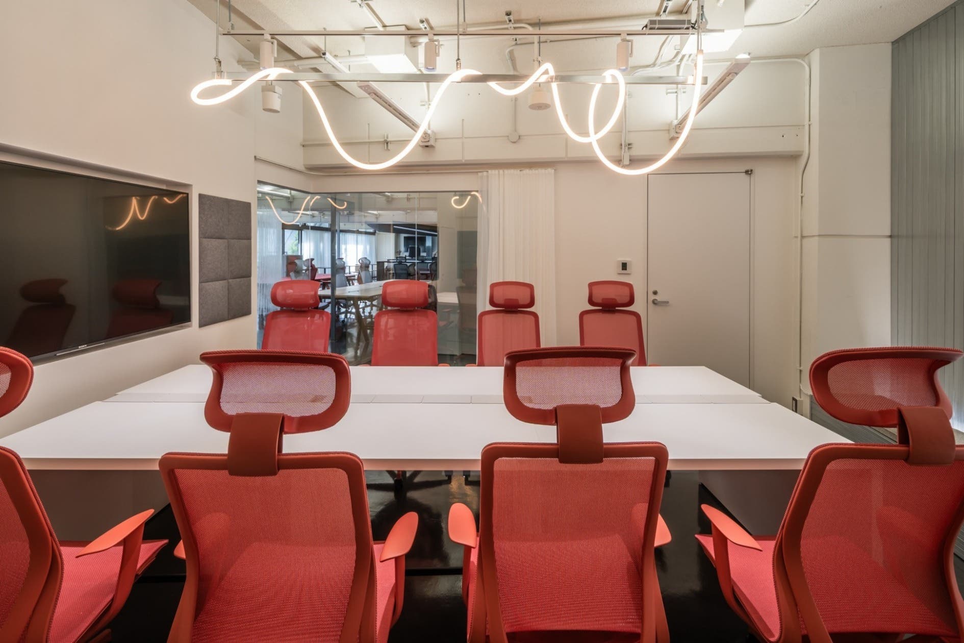 【BRIDGEX workplace】モニター付き！8名ミーティングルームAの写真4