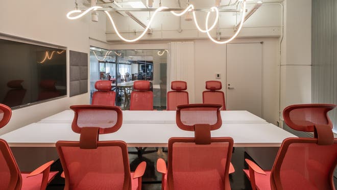 【BRIDGEX workplace】モニター付き!8名ミーティングルームAの写真4