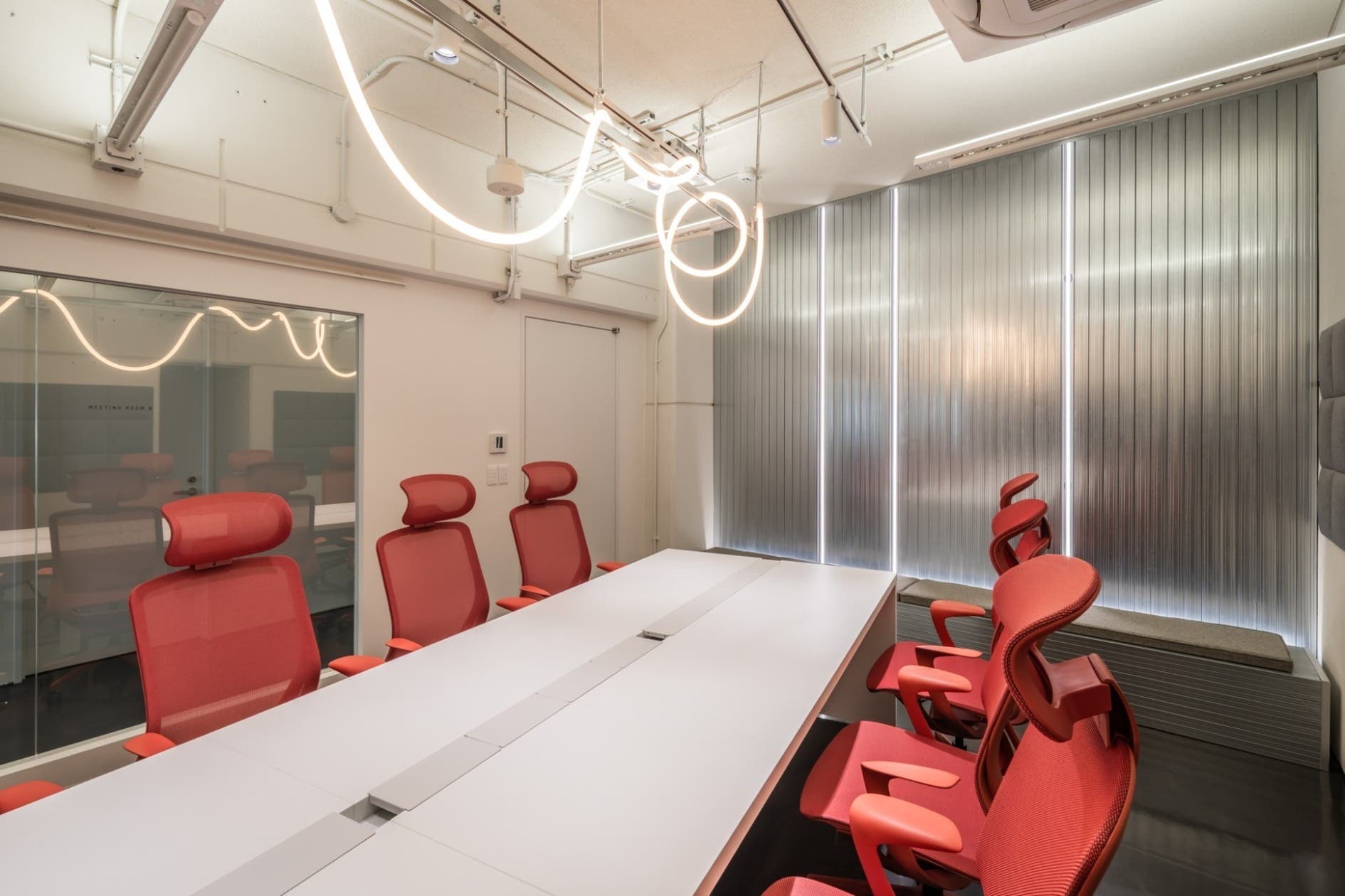 【BRIDGEX workplace】モニター付き！8名ミーティングルームAの写真5