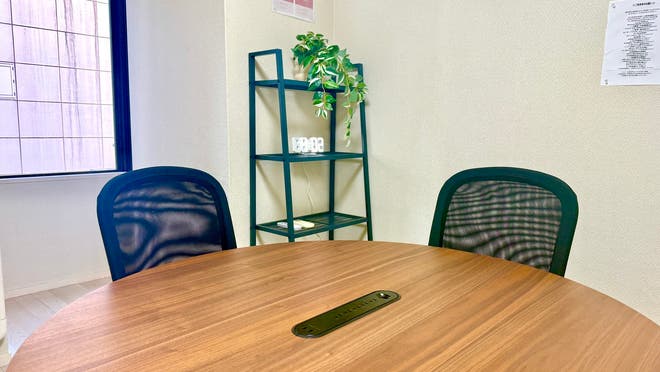 渋谷駅近の4名用会議室✒️打ち合わせ・商談・作業に最適✨の写真2