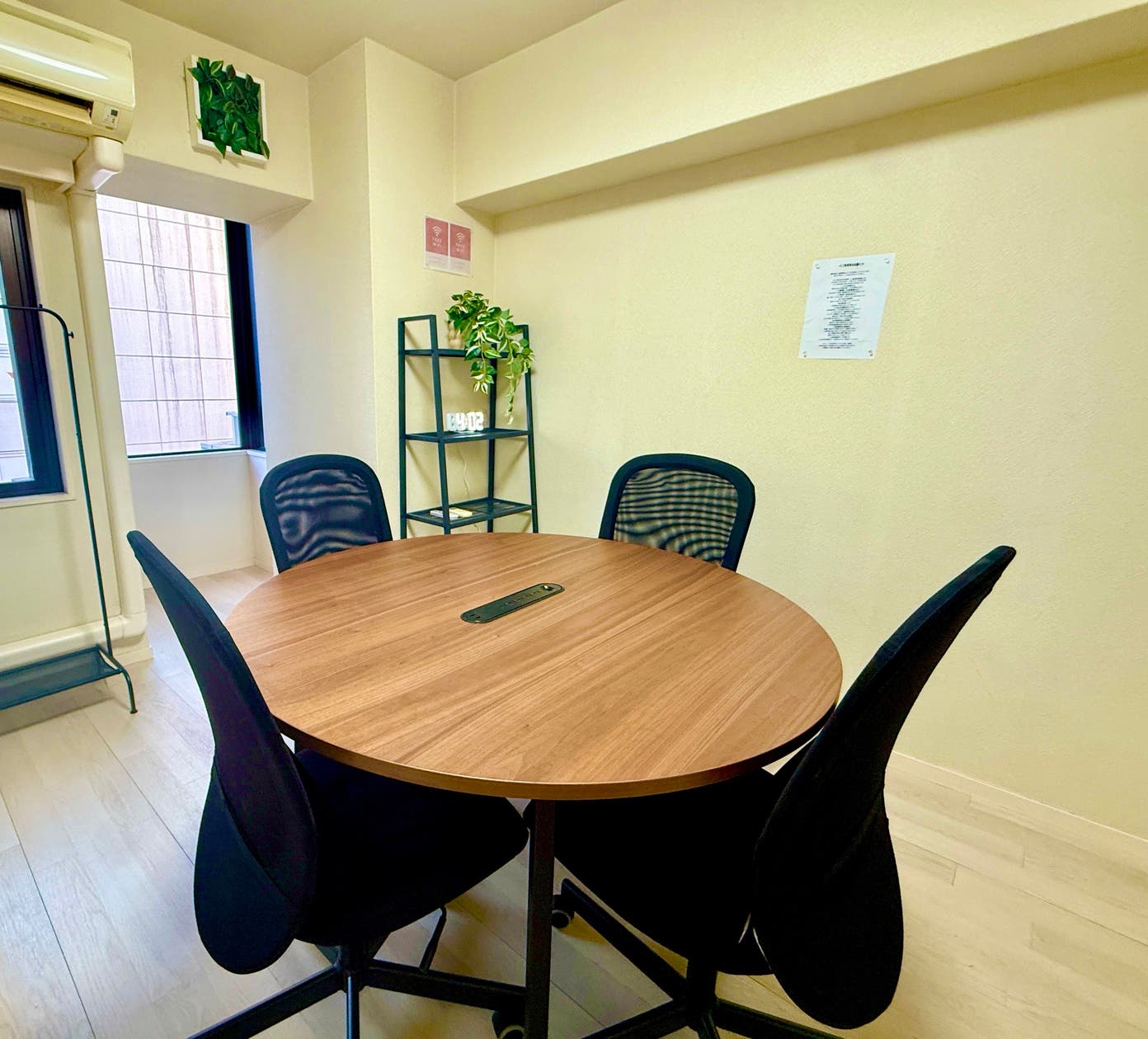 渋谷駅近の4名用会議室✒️打ち合わせ・商談・作業に最適✨の写真7